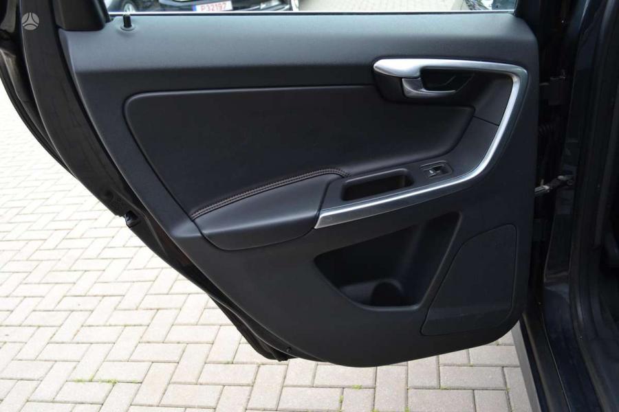 Grey Volvo XC60 2014 in Vilnius, with an engine capacity of 2.40 L and mileage of 144 thousand km for 13000 €, photo 22 on AUTOMOTO.COM.LV