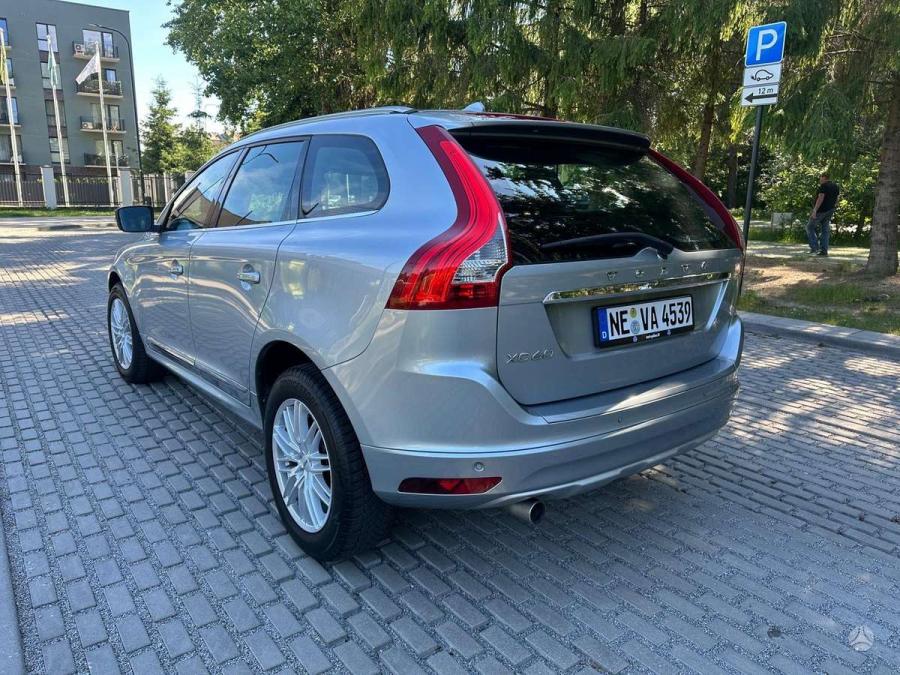 Grey Volvo XC60 2014 in Vilnius, with an engine capacity of 1.98 L and mileage of 247 thousand km for 12500 €, photo 5 on AUTOMOTO.COM.LV