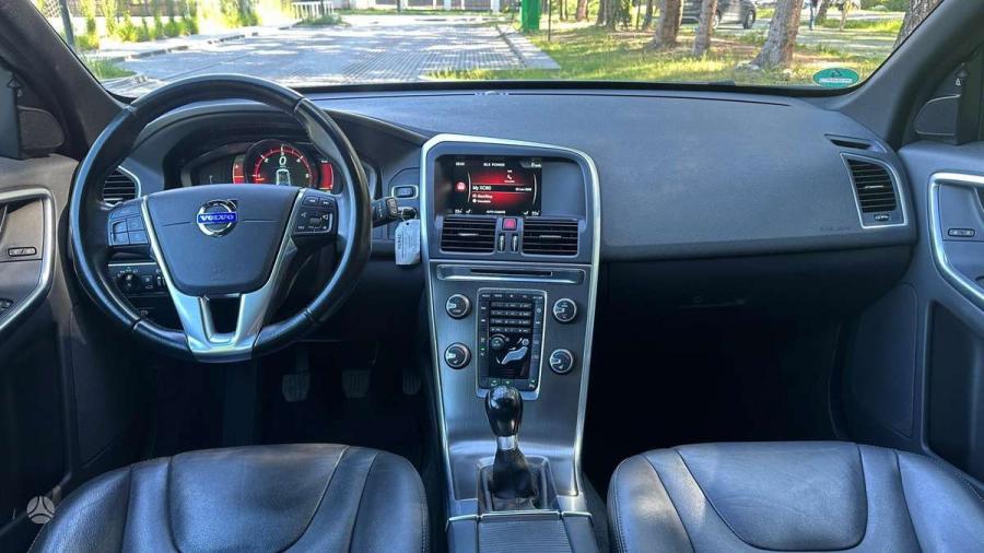 Grey Volvo XC60 2014 in Vilnius, with an engine capacity of 1.98 L and mileage of 247 thousand km for 12500 €, photo 17 on AUTOMOTO.COM.LV