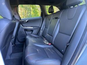 Grey Volvo XC60 2014 in Vilnius, with an engine capacity of 1.98 L and mileage of 247 thousand km for 12500 €, photo 25 on AUTOMOTO.COM.LV