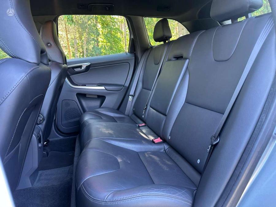 Grey Volvo XC60 2014 in Vilnius, with an engine capacity of 1.98 L and mileage of 247 thousand km for 12500 €, photo 25 on AUTOMOTO.COM.LV