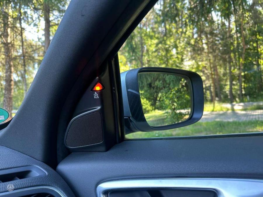 Grey Volvo XC60 2014 in Vilnius, with an engine capacity of 1.98 L and mileage of 247 thousand km for 12500 €, photo 29 on AUTOMOTO.COM.LV