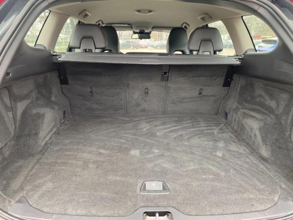 Grey Volvo XC60 2014 in Riga, with an engine capacity of 2.00 L and mileage of 252 thousand km for 13750 €, photo 9 on AUTOMOTO.COM.LV