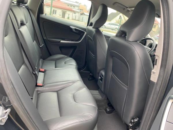 Grey Volvo XC60 2014 in Riga, with an engine capacity of 2.00 L and mileage of 252 thousand km for 13750 €, photo 10 on AUTOMOTO.COM.LV