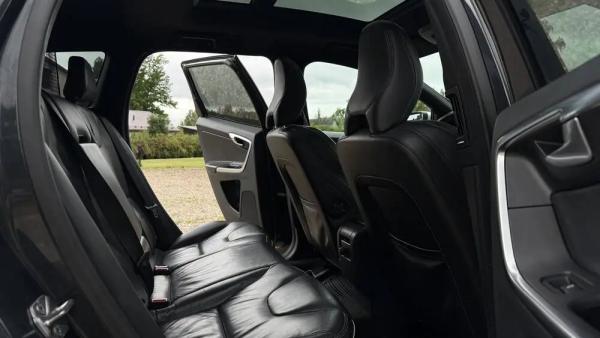 Pelēks Volvo XC60 2014 Jelgava, ar dzinēja tilpumu 2.40 L un nobraukumu 248 tūkst. km par 14990 €, foto 9 vietnē AUTOMOTO.COM.LV