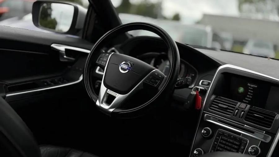 Pelēks Volvo XC60 2014 Jelgava, ar dzinēja tilpumu 2.40 L un nobraukumu 248 tūkst. km par 14990 €, foto 14 vietnē AUTOMOTO.COM.LV