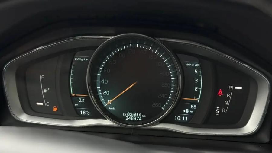 Pelēks Volvo XC60 2014 Jelgava, ar dzinēja tilpumu 2.40 L un nobraukumu 248 tūkst. km par 14990 €, foto 16 vietnē AUTOMOTO.COM.LV