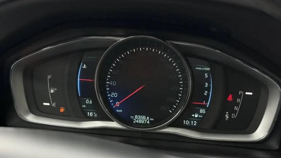 Pelēks Volvo XC60 2014 Jelgava, ar dzinēja tilpumu 2.40 L un nobraukumu 248 tūkst. km par 14990 €, foto 17 vietnē AUTOMOTO.COM.LV