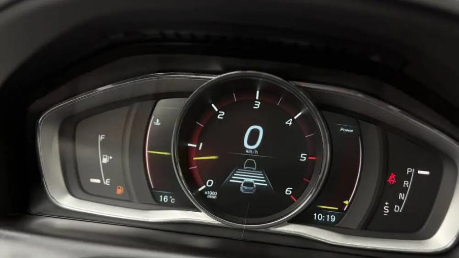 Pelēks Volvo XC60 2014 Jelgava, ar dzinēja tilpumu 2.40 L un nobraukumu 248 tūkst. km par 14990 €, foto 18 vietnē AUTOMOTO.COM.LV