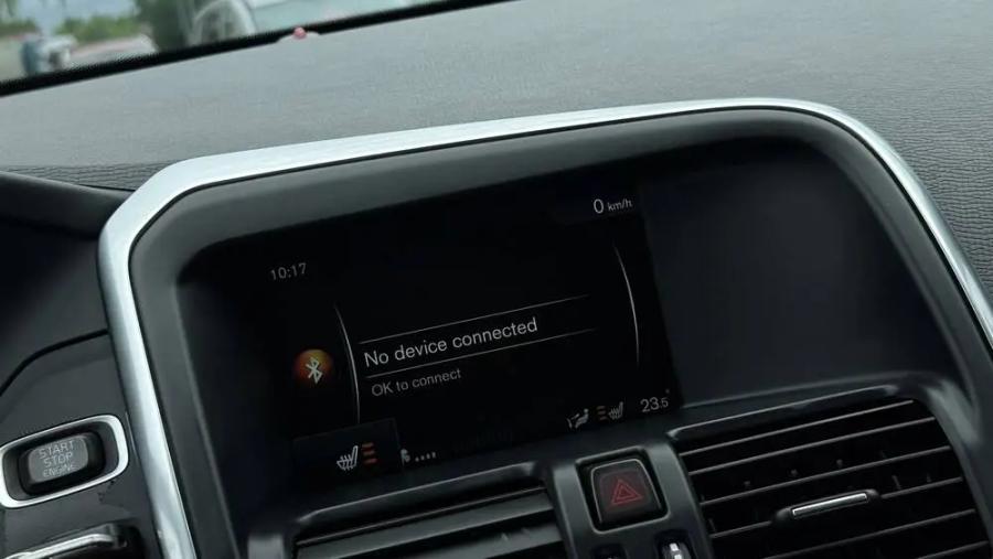 Pelēks Volvo XC60 2014 Jelgava, ar dzinēja tilpumu 2.40 L un nobraukumu 248 tūkst. km par 14990 €, foto 23 vietnē AUTOMOTO.COM.LV
