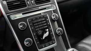 Pelēks Volvo XC60 2014 Jelgava, ar dzinēja tilpumu 2.40 L un nobraukumu 248 tūkst. km par 14990 €, foto 25 vietnē AUTOMOTO.COM.LV