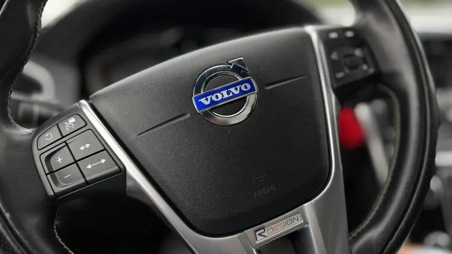 Pelēks Volvo XC60 2014 Jelgava, ar dzinēja tilpumu 2.40 L un nobraukumu 248 tūkst. km par 14990 €, foto 28 vietnē AUTOMOTO.COM.LV