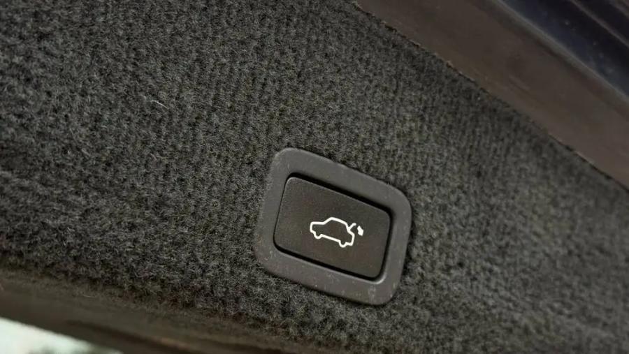 Pelēks Volvo XC60 2014 Jelgava, ar dzinēja tilpumu 2.40 L un nobraukumu 248 tūkst. km par 14990 €, foto 34 vietnē AUTOMOTO.COM.LV