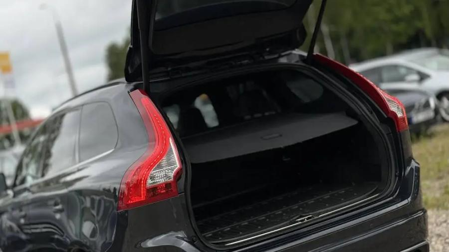 Pelēks Volvo XC60 2014 Jelgava, ar dzinēja tilpumu 2.40 L un nobraukumu 248 tūkst. km par 14990 €, foto 37 vietnē AUTOMOTO.COM.LV