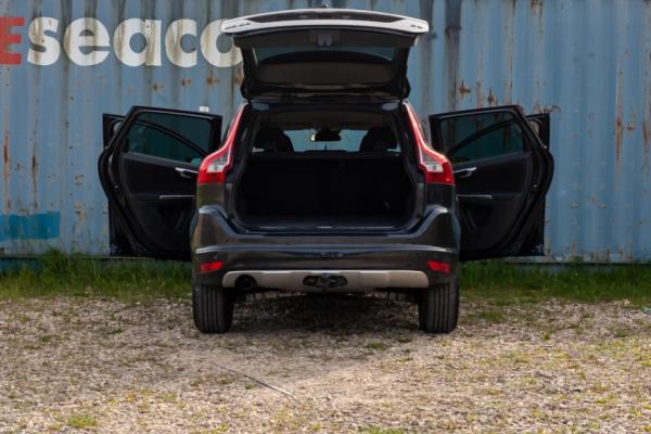 Grey Volvo XC60 2014 in Riga, with an engine capacity of 2.00 L and mileage of 0 thousand km for 10995 €, photo 5 on AUTOMOTO.COM.LV