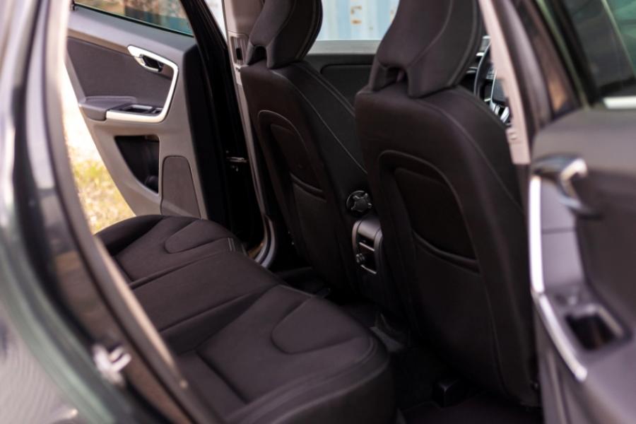 Grey Volvo XC60 2014 in Riga, with an engine capacity of 2.00 L and mileage of 0 thousand km for 10995 €, photo 12 on AUTOMOTO.COM.LV
