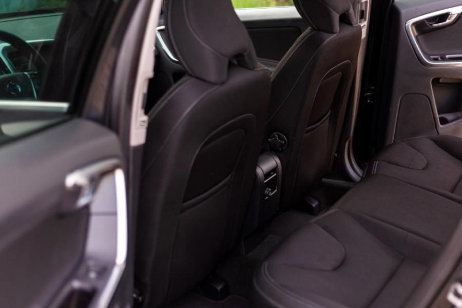 Grey Volvo XC60 2014 in Riga, with an engine capacity of 2.00 L and mileage of 0 thousand km for 10995 €, photo 14 on AUTOMOTO.COM.LV