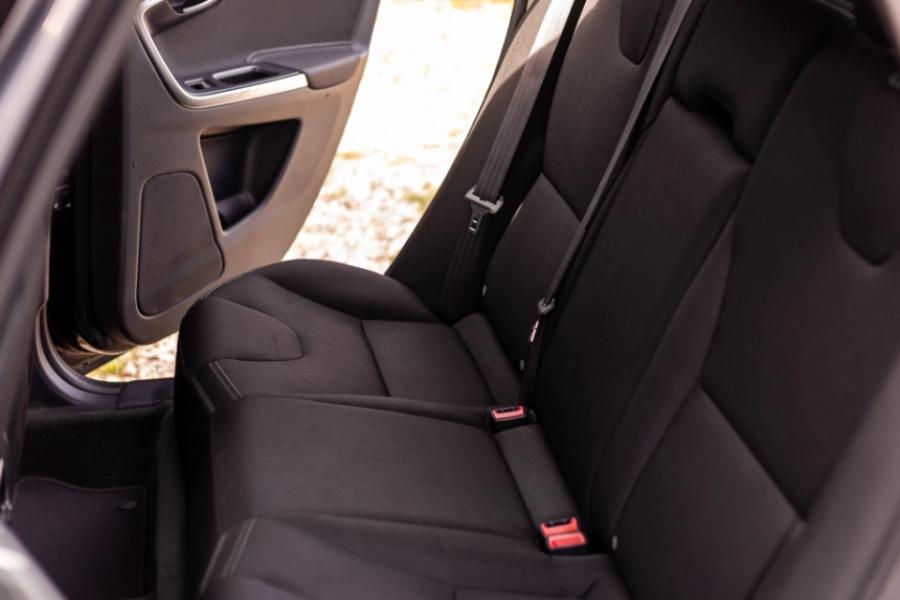 Grey Volvo XC60 2014 in Riga, with an engine capacity of 2.00 L and mileage of 0 thousand km for 10995 €, photo 15 on AUTOMOTO.COM.LV