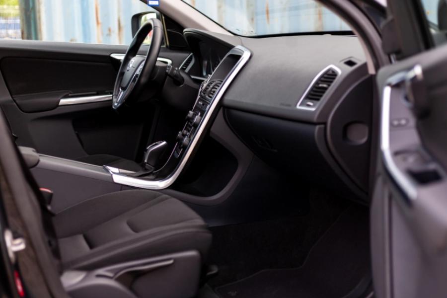 Grey Volvo XC60 2014 in Riga, with an engine capacity of 2.00 L and mileage of 0 thousand km for 10995 €, photo 16 on AUTOMOTO.COM.LV