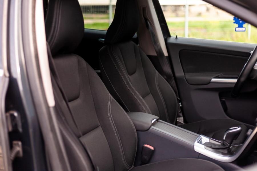 Grey Volvo XC60 2014 in Riga, with an engine capacity of 2.00 L and mileage of 0 thousand km for 10995 €, photo 17 on AUTOMOTO.COM.LV