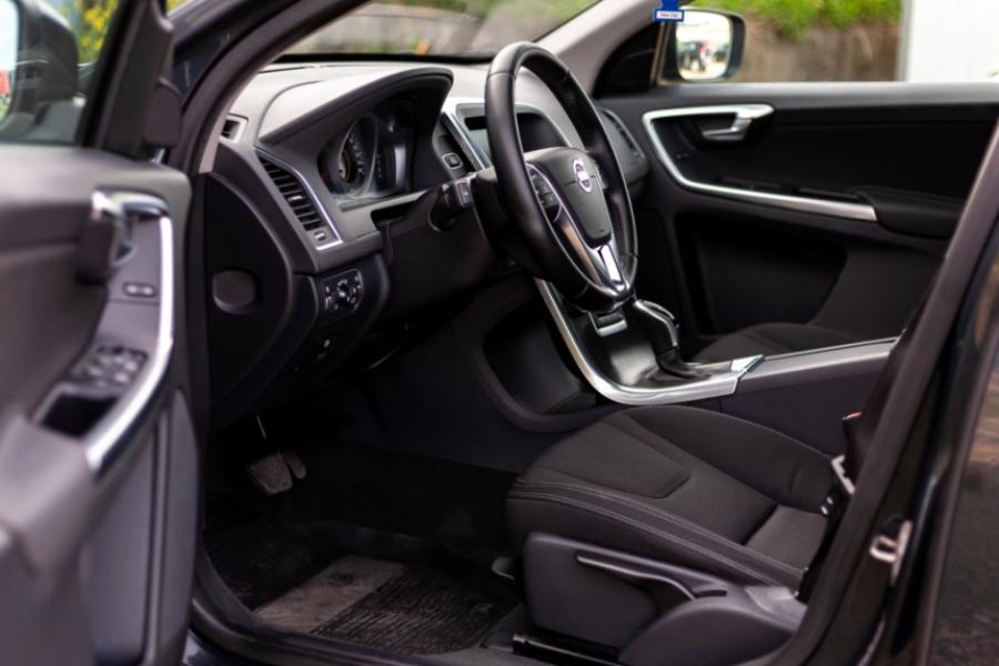 Grey Volvo XC60 2014 in Riga, with an engine capacity of 2.00 L and mileage of 0 thousand km for 10995 €, photo 18 on AUTOMOTO.COM.LV