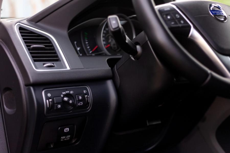 Grey Volvo XC60 2014 in Riga, with an engine capacity of 2.00 L and mileage of 0 thousand km for 10995 €, photo 20 on AUTOMOTO.COM.LV