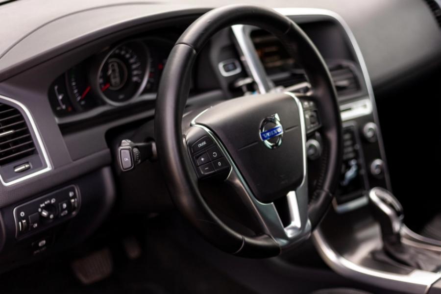 Grey Volvo XC60 2014 in Riga, with an engine capacity of 2.00 L and mileage of 0 thousand km for 10995 €, photo 21 on AUTOMOTO.COM.LV