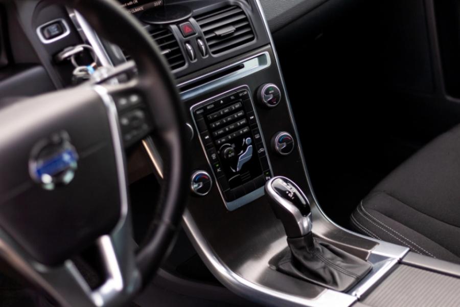 Grey Volvo XC60 2014 in Riga, with an engine capacity of 2.00 L and mileage of 0 thousand km for 10995 €, photo 22 on AUTOMOTO.COM.LV