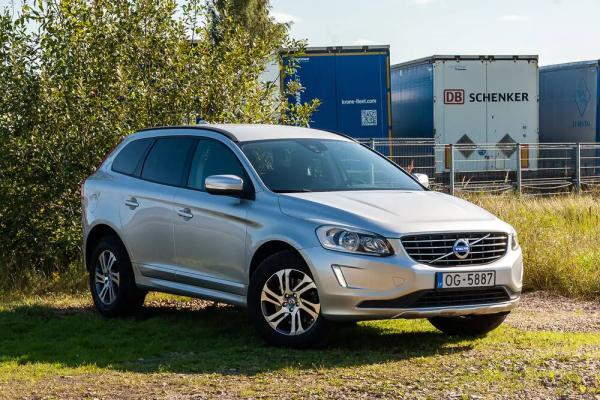 Pelēks Volvo XC60 2014 Rīga, ar dzinēja tilpumu 2.00 L un nobraukumu 230 tūkst. km par 10995 €, foto 1 vietnē AUTOMOTO.COM.LV
