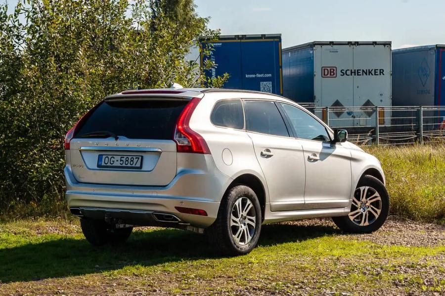 Pelēks Volvo XC60 2014 Rīga, ar dzinēja tilpumu 2.00 L un nobraukumu 230 tūkst. km par 10995 €, foto 5 vietnē AUTOMOTO.COM.LV