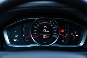 Pelēks Volvo XC60 2014 Rīga, ar dzinēja tilpumu 2.00 L un nobraukumu 230 tūkst. km par 10995 €, foto 10 vietnē AUTOMOTO.COM.LV