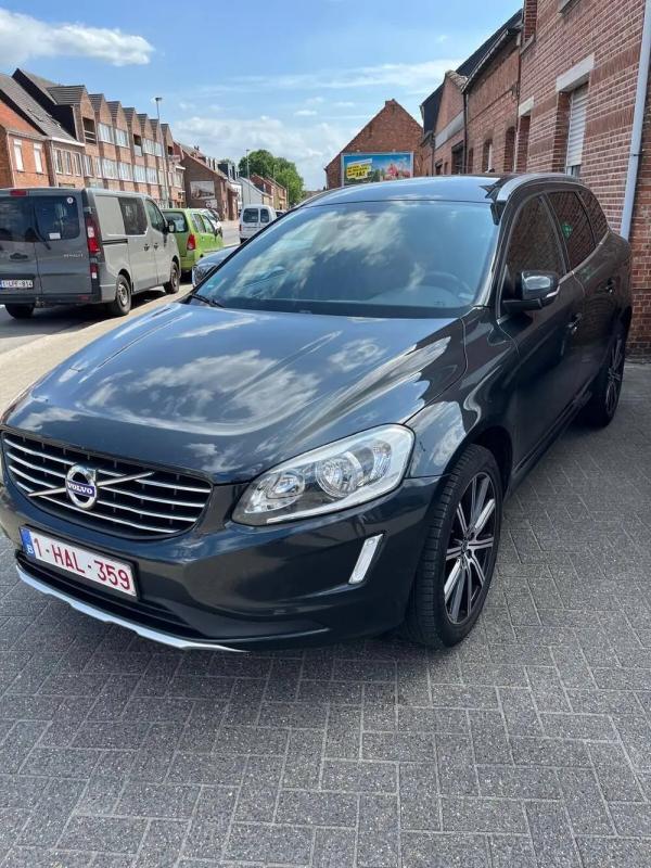 Pelēks Volvo XC60 2014 Rīga, ar dzinēja tilpumu 2.00 L un nobraukumu 214 tūkst. km par 12995 €, foto 3 vietnē AUTOMOTO.COM.LV