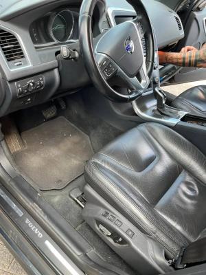 Pelēks Volvo XC60 2014 Rīga, ar dzinēja tilpumu 2.00 L un nobraukumu 214 tūkst. km par 12995 €, foto 5 vietnē AUTOMOTO.COM.LV