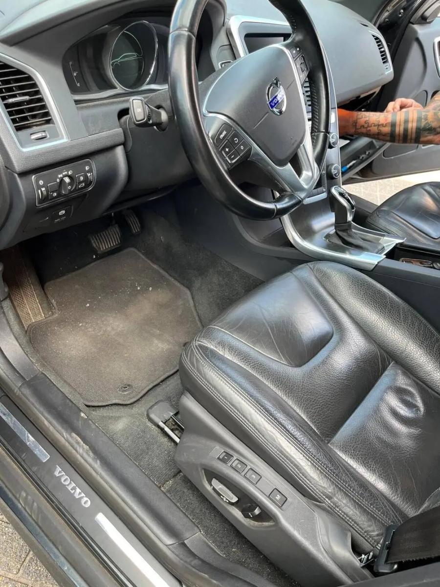 Pelēks Volvo XC60 2014 Rīga, ar dzinēja tilpumu 2.00 L un nobraukumu 214 tūkst. km par 12995 €, foto 5 vietnē AUTOMOTO.COM.LV