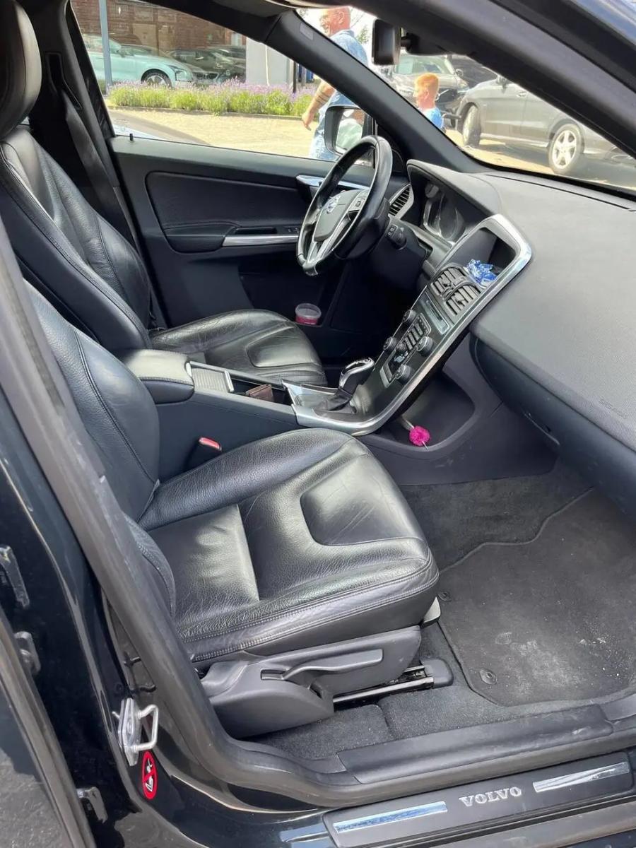 Pelēks Volvo XC60 2014 Rīga, ar dzinēja tilpumu 2.00 L un nobraukumu 214 tūkst. km par 12995 €, foto 7 vietnē AUTOMOTO.COM.LV