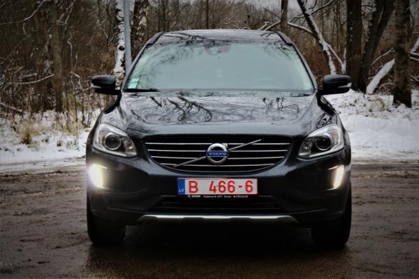 Pelēks Volvo XC60 2014 Rīga, ar dzinēja tilpumu 2.40 L un nobraukumu 247 tūkst. km par 12790 €, foto 1 vietnē AUTOMOTO.COM.LV
