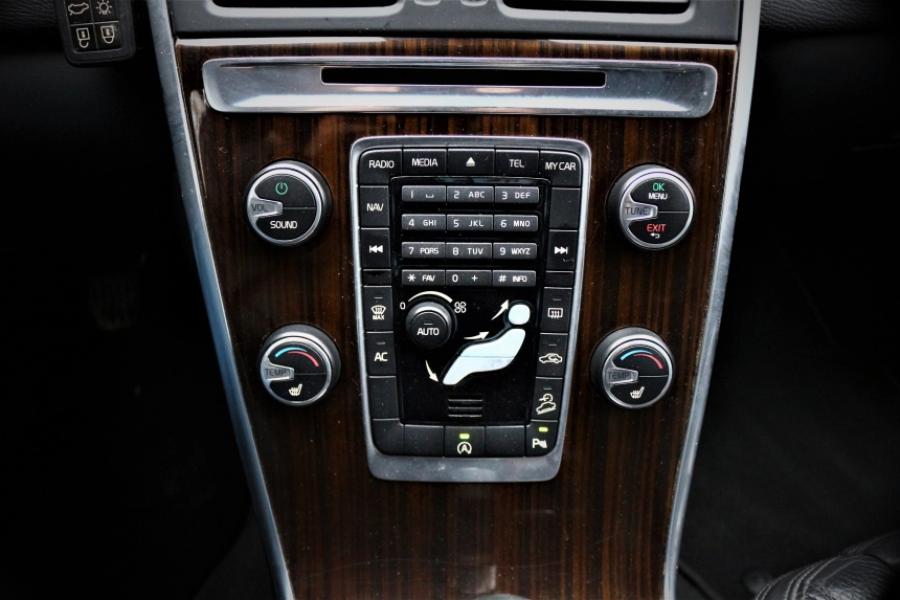 Pelēks Volvo XC60 2014 Rīga, ar dzinēja tilpumu 2.40 L un nobraukumu 247 tūkst. km par 12790 €, foto 11 vietnē AUTOMOTO.COM.LV
