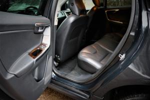 Pelēks Volvo XC60 2014 Rīga, ar dzinēja tilpumu 2.40 L un nobraukumu 247 tūkst. km par 12790 €, foto 15 vietnē AUTOMOTO.COM.LV