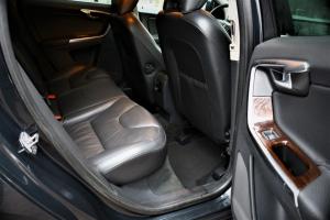 Pelēks Volvo XC60 2014 Rīga, ar dzinēja tilpumu 2.40 L un nobraukumu 247 tūkst. km par 12790 €, foto 16 vietnē AUTOMOTO.COM.LV