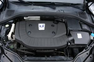 Pelēks Volvo XC60 2014 Rīga, ar dzinēja tilpumu 2.40 L un nobraukumu 247 tūkst. km par 12790 €, foto 19 vietnē AUTOMOTO.COM.LV