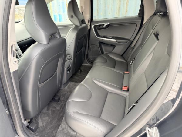 Pelēks Volvo XC60 2014 Rīga, ar dzinēja tilpumu 2.40 L un nobraukumu 203 tūkst. km par 14995 €, foto 3 vietnē AUTOMOTO.COM.LV