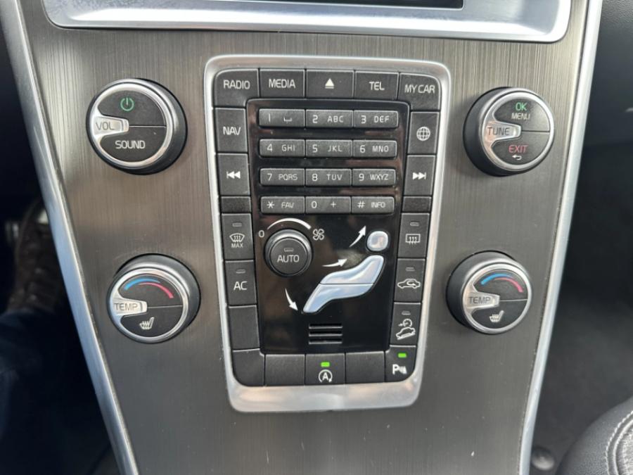 Pelēks Volvo XC60 2014 Rīga, ar dzinēja tilpumu 2.40 L un nobraukumu 203 tūkst. km par 14995 €, foto 12 vietnē AUTOMOTO.COM.LV