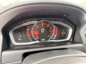 Pelēks Volvo XC60 2014 Rīga, ar dzinēja tilpumu 2.40 L un nobraukumu 203 tūkst. km par 14995 €, foto 22 vietnē AUTOMOTO.COM.LV
