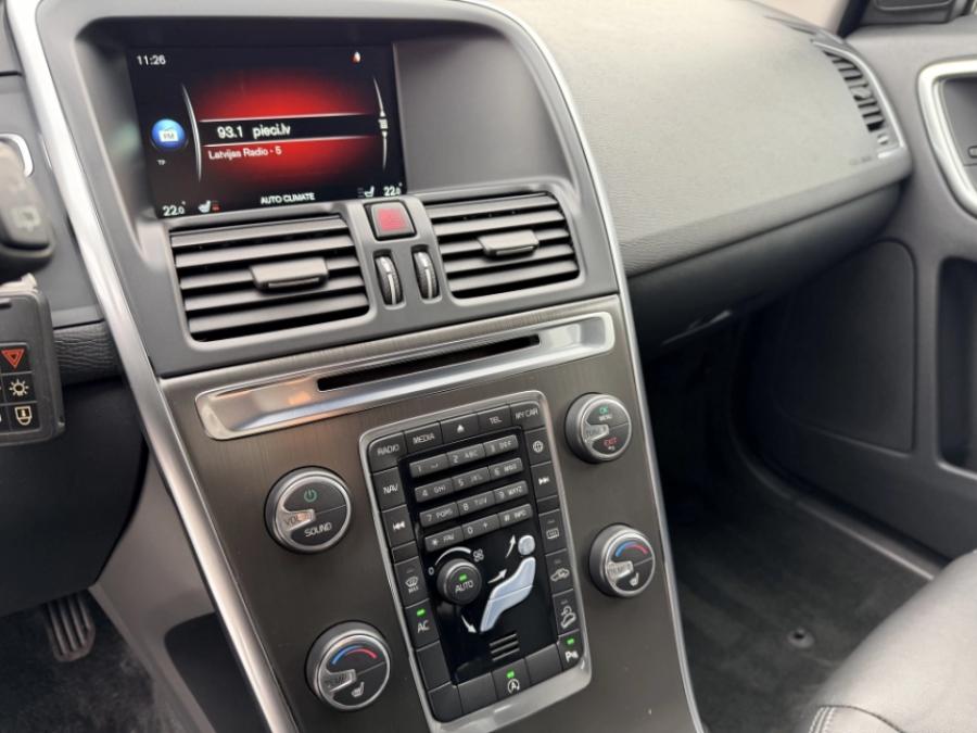 Pelēks Volvo XC60 2014 Rīga, ar dzinēja tilpumu 2.40 L un nobraukumu 203 tūkst. km par 14995 €, foto 23 vietnē AUTOMOTO.COM.LV