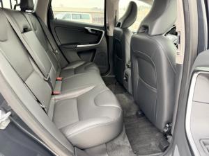 Pelēks Volvo XC60 2014 Rīga, ar dzinēja tilpumu 2.40 L un nobraukumu 203 tūkst. km par 14995 €, foto 24 vietnē AUTOMOTO.COM.LV
