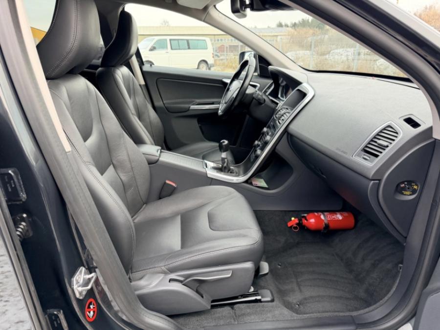 Pelēks Volvo XC60 2014 Rīga, ar dzinēja tilpumu 2.40 L un nobraukumu 203 tūkst. km par 14995 €, foto 25 vietnē AUTOMOTO.COM.LV