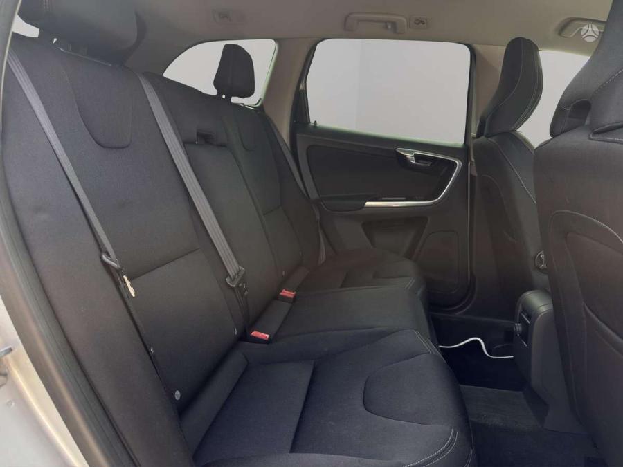 Grey Volvo XC60 2014 in Kaunas, with an engine capacity of 2.00 L and mileage of 365 thousand km for 8499 €, photo 10 on AUTOMOTO.COM.LV