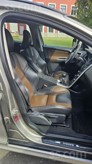 Pelēks Volvo XC60 2014 Jelgava, ar dzinēja tilpumu 2.40 L un nobraukumu 313 tūkst. km par 11500 €, foto 10 vietnē AUTOMOTO.COM.LV