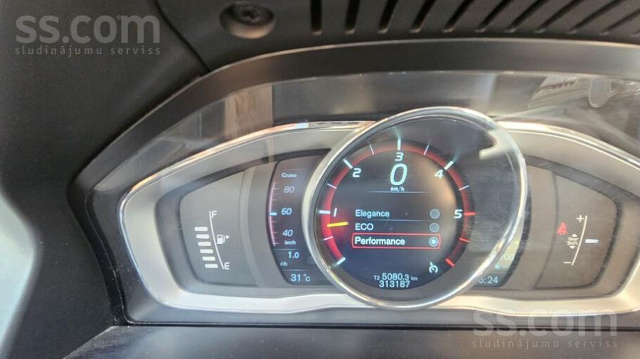 Pelēks Volvo XC60 2014 Jelgava, ar dzinēja tilpumu 2.40 L un nobraukumu 313 tūkst. km par 11500 €, foto 14 vietnē AUTOMOTO.COM.LV