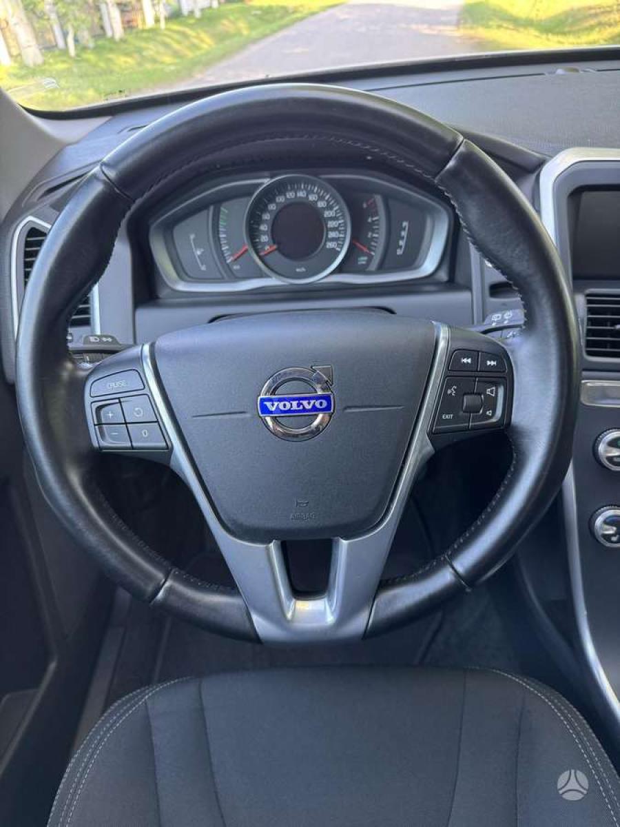Grey Volvo XC60 2014 in Alytus, with an engine capacity of 1.98 L and mileage of 253 thousand km for 7499 €, photo 22 on AUTOMOTO.COM.LV